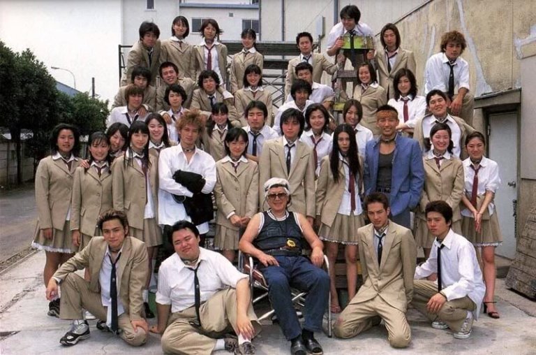 BATTLE ROYALE (Batoru Rowaiaru, 2000), Kinji Fukasaku – Nubi Fluttuanti